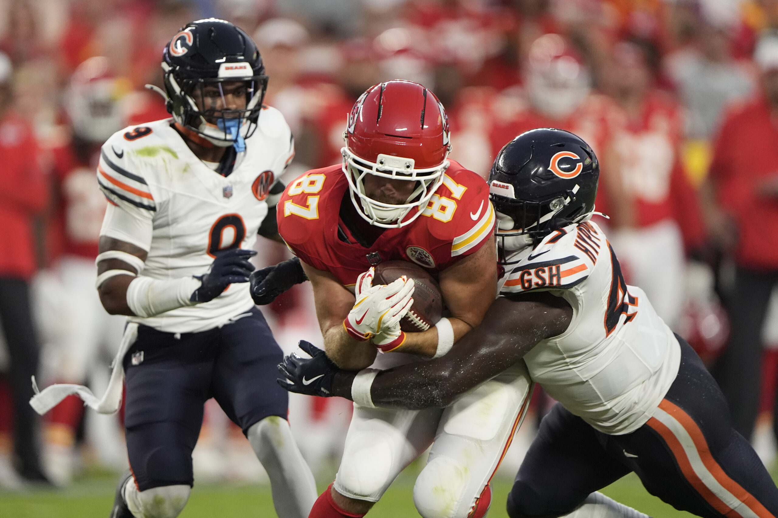 Mahomes leads sharp Chiefs offense before Bears rally for 29-27 win in ...